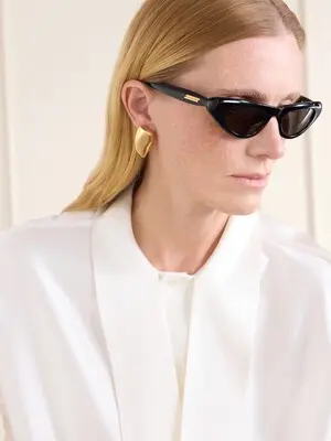 Bottega Veneta Curvy" Cat-eye Acetate Sunglasses - Black