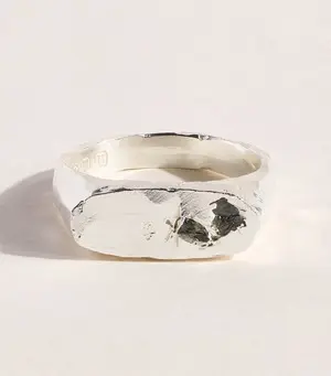 THE OUZE Sterling Oval Signet Ring With Sapphires - Silver
