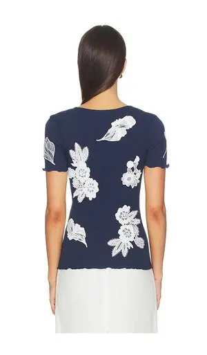 OPERASPORT Elva Seamless T-shirt With Floral Lace Detailing