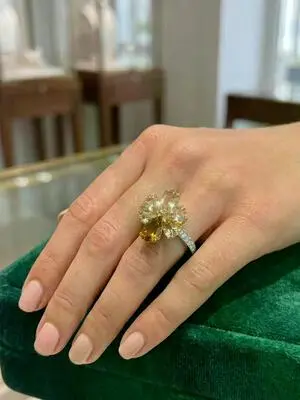 HYT JEWELRY Floral Diamond Ring - Silver