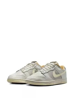 Nike Dunk Low Retro Sneakers - Grey