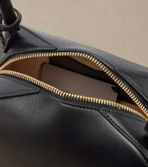 Alaïa Le Bouledogue Small Leather Shoulder Bag - Black