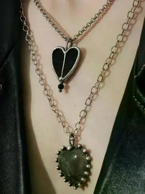 POISONED HEARTS Tone Heart Pendant Necklace