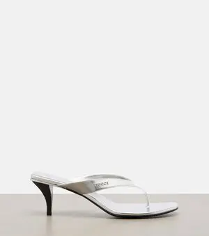Gucci Vittoria Metallic Leather Thong Sandals - Silver