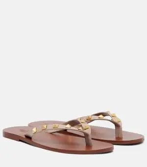 Valentino Garavani Rockstud Leather Thong Sandals - Beige