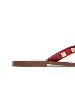 Valentino Garavani Rockstud Calfskin Thong Sandals - Red