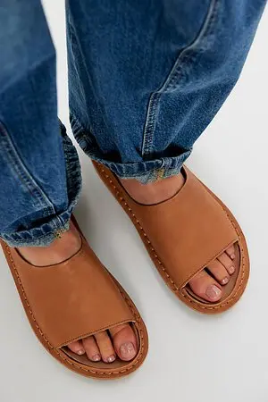 VIBAE VIBAe Saint-Tropez Leather Slides Fawn Tan