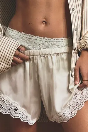 INTIMATELY Satin Lace Trimmed Tap Shorts - Eggshell Combo