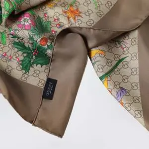 Gucci Silk Twill Carré With Gg Flora Print In Light Brown - Multicolor