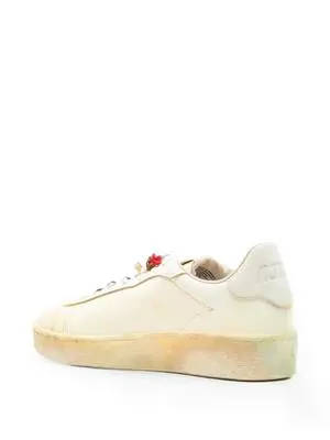 AUTRY Dallas Vintage Sneakers With Rose Embellishment