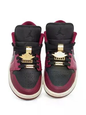 JORDAN 1 Low Sneakers