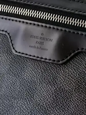 LOUIS VUITTON Damier Graphite Mm Messenger Bag