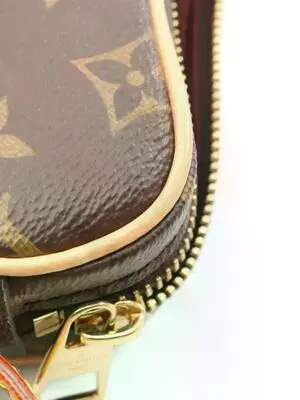 LOUIS VUITTON 2021 Croissant Monogram Shoulder Bag