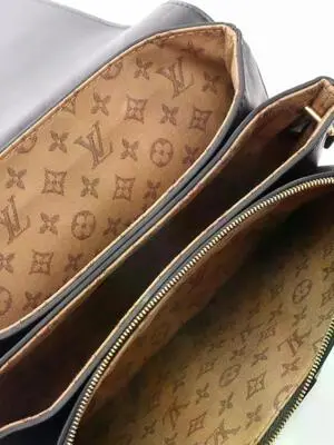 LOUIS VUITTON 2021 Shoulder Bag