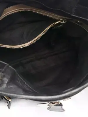 Chloé Bay Front-zip Pockets Shoulder Bag - Black