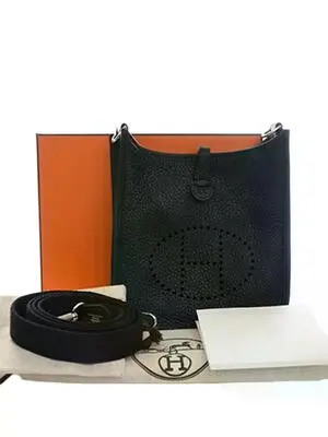 Hermès Clemence Evelyne 16 Amazone Crossbody Bag - Black