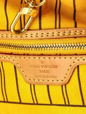 LOUIS VUITTON Monogram Canvas Mm Tote Bag - Brown