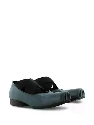 UMA WANG Cross-strap Flat Pumps