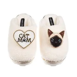 LAINES LONDON Teddy Towelling Closed Toe Slippers With Cat Brooches - White