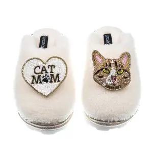 LAINES LONDON Teddy Closed Toe Slippers With Tabby Cat & Cat Mum / Mom Brooches Cream - White