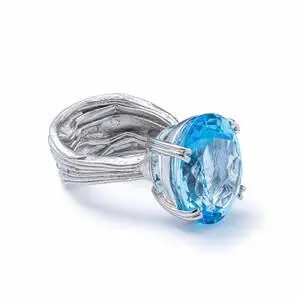 GERMAN KABIRSKI Nila Textured Silver Ring With Natural Oval Cut Blue Topaz - Blue/silver