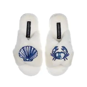 LAINES LONDON Faux Fur Cross Strap Slippers With Shell And Crab Brooches - White