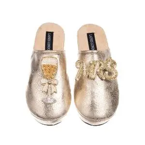 LAINES LONDON Metallic Slippers With Embellished Brooches - Gold