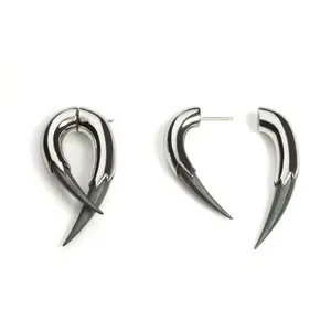 KASUN LONDON Vampire Claw Earrings - Silver