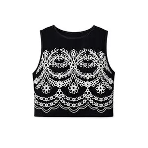 YUMI Embroidered Crop Top - Black
