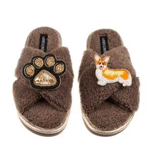 LAINES LONDON Boucle Slippers With Embellished Paw And Corgi Brooches - Brown