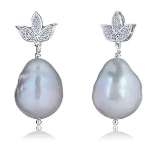 KAIZARIN White / Grey South Sea Pearl Earrings & Lotus Diamond Earrings In White Gold - White/grey