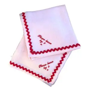 LILLY LOVES Four Please Leave Nine Embroide Napkin - Red