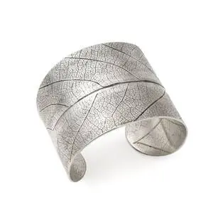 ZULA JEWELRY + DESIGN Spring Leaf Cuff Bracelet - Silver