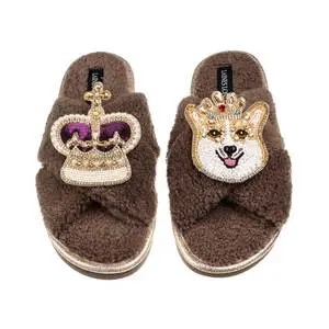 LAINES LONDON Boucle Slippers With Corgi And Crown Brooches - Brown