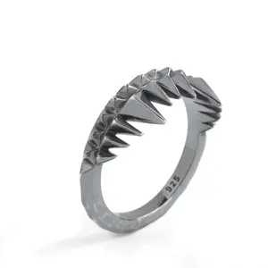 KASUN LONDON Crocodile Bite Ring - Black