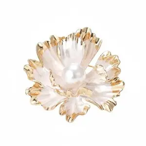 ANGEL BAROCCO Peony Pearl Brooch - Gold