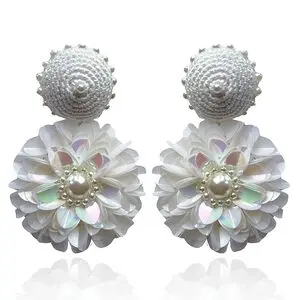 PINAR OZEVLAT Snow Dahlias - White