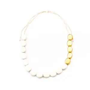 Likhâ Guija Statet Necklace, & Gold - White