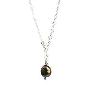 AMONTA Grey Diamond And Peacock Pearl Necklace - Silver