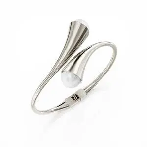 LINDA FIORE Bella Bangle With Large Freshwater Pearls - Silver
