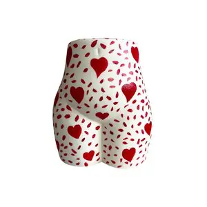 QUILLATTIRE White / Red White Heart Booty Vase - White/red