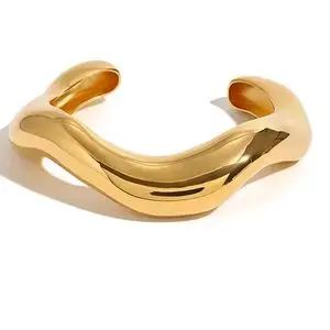 OLIVIA LE Devlin Retro Wave Cuff Bracelet - Gold