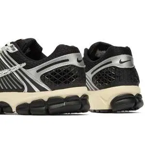 Nike Vomero 5 Chrome Sneaker