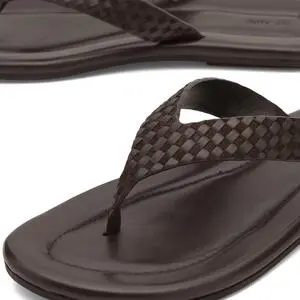 ST. AGNI Lattice Weave Thong Sandals - Coffee