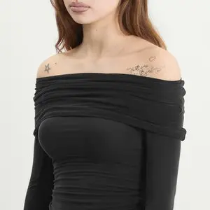 PEACHY DEN The Kylie Cold Shoulder Top - Graphite