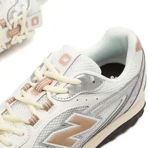NEW BALANCE 204l Mesh Sneaker - Silver Metallic
