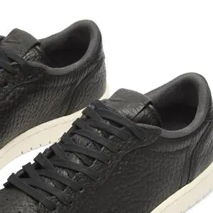 JORDAN 1 Retro Low 'no Swoosh' Sneakers