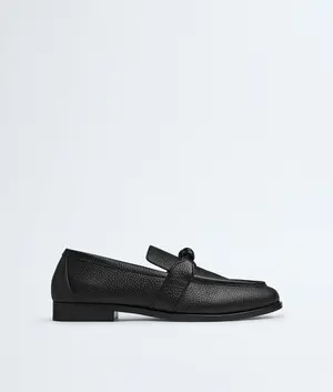 Bottega Veneta Astaire Loafers In Grainy Leather With Knot Detail - Black