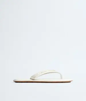 Bottega Veneta Sampieri Flat Thong Sandals - Alabaster