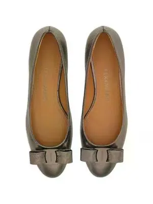 FERRAGAMO Varina Bow Pumps - Grey
